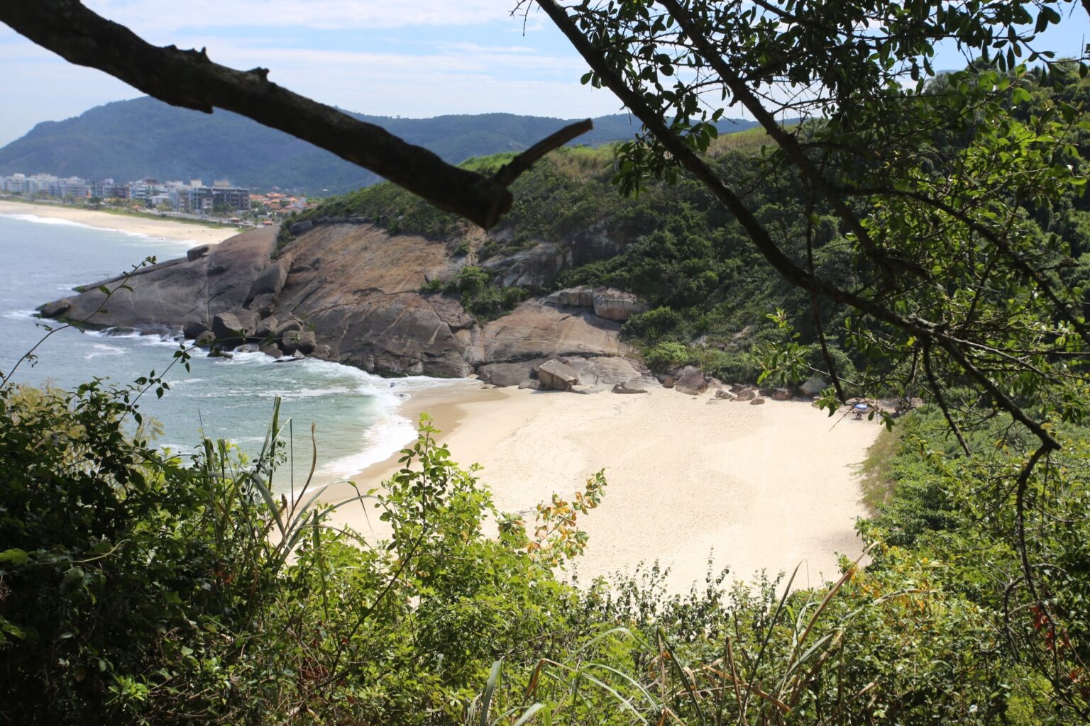 Praia do Sossego recebe Bandeira Azul de gestão ambiental – Guia de Niterói